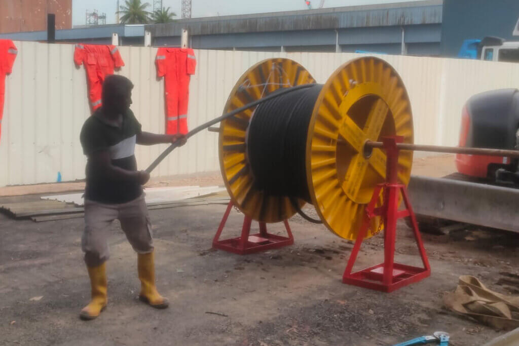 cable laying - Asia Pacz Pte Ltd